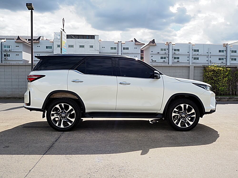 TOYOTA FORTUNER 2.8 LEGENDER BLACK TOP ปี 2021 - สตูดิโอ77 ซื้อขายรถมือสอง